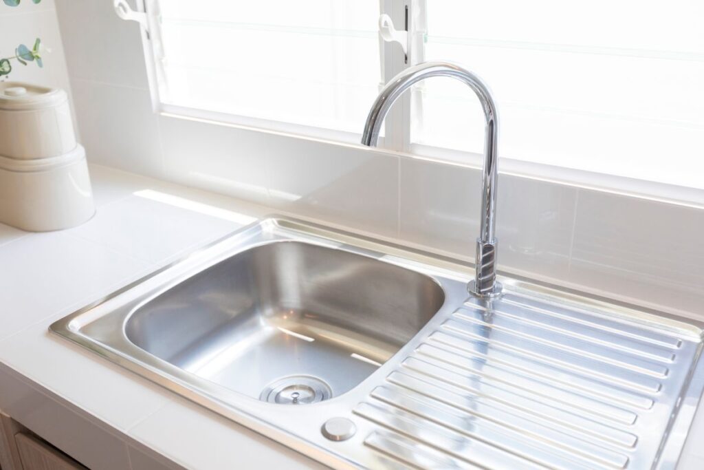 Come profumare il lavello dopo aver cucinato pesce (senza candeggina)